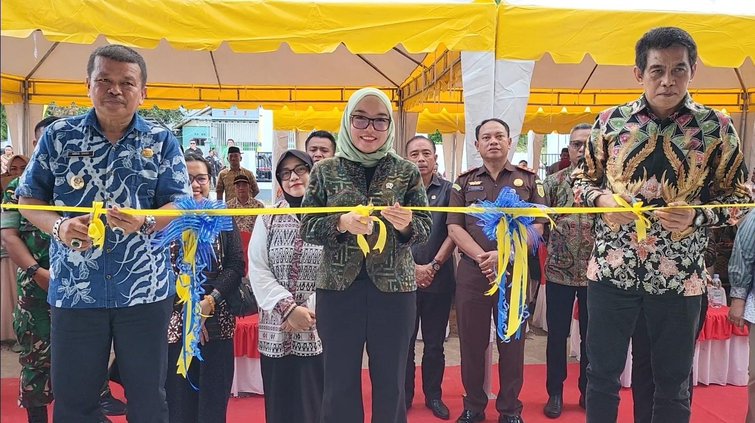 Pesan Penting Wamen Koperasi Farida Saat Membuka Pasar Tematik di ...